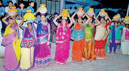 કલોલ માટલી ગરબાનું અનોખું આકર્ષણ | shatdal magazine gujarati Kalol ...