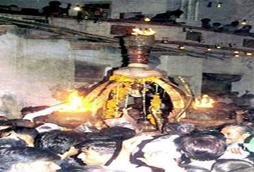 શક્તિ અને આસ્થાના પ્રતિકસમા રૃપાલના પ્રસિદ્ધ વરદાયીની મંદિરે 18મીએ ...