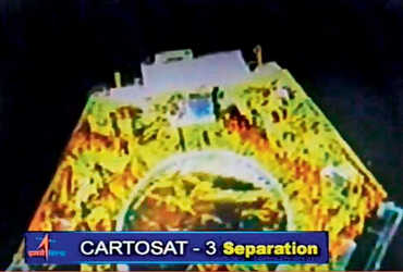 જગતનો સૌથી શક્તિશાળી કેમેરો ધરાવતો ઉપગ્રહ કાર્ટોસેટ-3 લૉન્ચ! | Launches ...