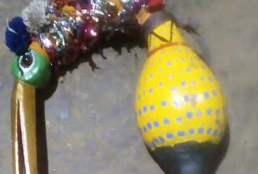 આદિવાસીઓમાં લોકપ્રિય વાદ્ય પાવરી બનાવવા માટે ગાય કે બળદના શીંગડાનો ...