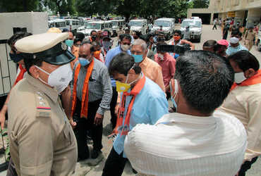 જયશ્રી રામના નારા લગાવવા હોય તો અયોધ્યા જાવ, હિન્દુ કાર્યકરો અને PI ...