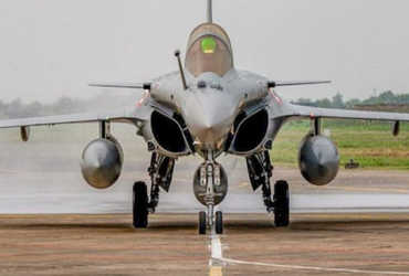 વાયુસેનાના લડાકુ વિમાન મિરાજ-2000નુ ટાયર ચોરાતા હડકંપ | lucknow indian ...