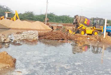 મેમદાવાદ નજીક મોટી પીંપળી કેનાલ ઓવરફ્લો થતા હજારો લીટર પાણી વેડફાયું ...