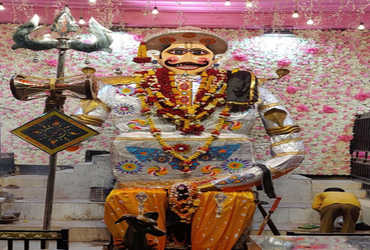 વેરાવળમાં હોળી પર્વ નિમિતે 30 ફુટ ઉંચી ભૈરવનાથની મૂર્તિ તૈયાર કરાશે | A ...