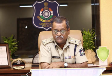 દારૂ નહિ પણ પાણી સાથે ઈન્ડસ્ટ્રીયલ કેમિકલ મિક્સ થતાં લઠ્ઠાકાંડ થયો: DGP ...