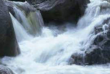 નાશિકના ડુગરવાડી ધોધ પર ફસાયેલા 22 પર્યટકોનો બચાવઃ 1 લાપતા | Rescue of ...