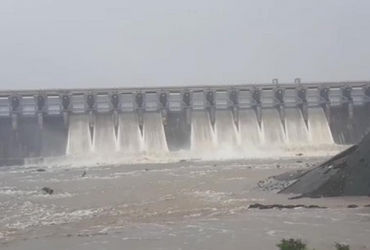 ઉકાઇ ડેમ 90 ટકા ભરાઇ ગયો : 2 લાખ ક્યુસેક ઇન્ફ્લો સામે 97 હજાર આઉટફ્લો ...