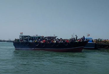 બેટદ્વારકા ફેરી બોટના ઓવરલોડિંગ પર નજર રાખવા અધિકારીઓ સ્ટેન્ડબાય ...