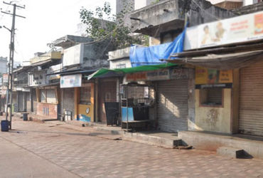 જામનગરના ખંભાળિયા ગેઈટ વિસ્તારમાં બબાલ થતા નાસભાગઃ દુકાનો ટપોટપ બંધ ...