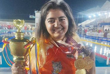 નેશનલ પેરા સ્વિમિંગમાં વડોદરાની ગરિમા વ્યાસે બે ગોલ્ડ મેડલ મેળવ્યા | Vadodara's Garima Vyas ...