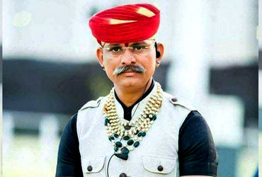 કરણીસેનાના પ્રદેશ પ્રમુખ રાજ શેખાવતે ભાજપનો કેસરીયો ધારણ કર્યો. | Karni ...