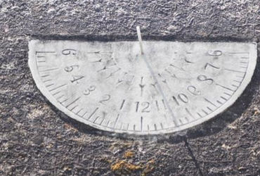 1400 વર્ષ જુની સોલાર ઘડિયાળ, સૂર્યના કિરણોથી પડતો સોયનો પડછાયો દર્શાવે ...