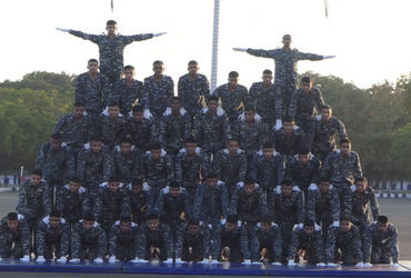 જામનગરના વાલસુરા નેવી મથકે બીટીંગ ધ રીટ્રીટ - કાર્યક્રમ યોજાયો ...