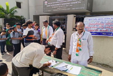 સુરતના શિક્ષણ મંત્રી બન્યાને પહેલા જ દિવસે તેમના વિસ્તારમાં દેખાવો ...