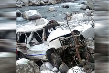 હિમાચલ પ્રદેશ: મનાલીમાં કારને અકસ્માત નડ્યો, 2 યુવકોના મોત નીપજ્યા | a ...