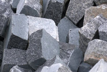 છેલ્લા 40 વર્ષથી પથ્થર તોડી રહ્યા છે આ દેશના લોકો, જાણો કારણ | the ...