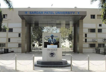 એસપી યુનિવર્સિટીની સિન્ડિકેટ સભામાં 76 કામો સર્વાનુમતે મંજૂર | 76 works ...