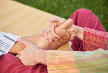 પગના તળિયાની આ રીતે કરો માલિશ, થાક, અનિદ્રા અને આંખોને મળશે રાહત | This ...