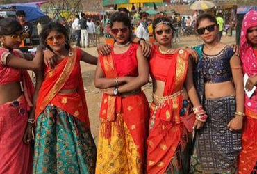 હોળીએ ભરાતો ભગોરીયો મેળો, પ્રેમી પંખિડા મેળામાંથી ભાગીને વસાવે છે ઘર ...