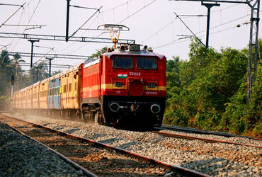 ચાલતી ટ્રેનના 8 ડબ્બા જુદા પડી ગયા, દિલ્હીથી અમૃતસર જઈ રહી હતી 'શાન-એ ...