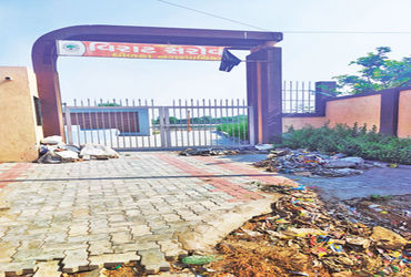 ધોળકા શહેરનું 'વિરાટ સરોવર' ગંદકીથી ખદબદતા લોકોમાં રોષ | Dholka city's ...