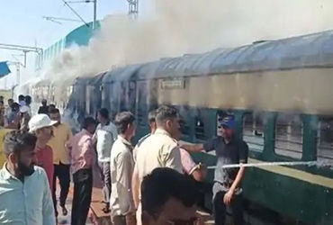 બોટાદ સ્ટેશન પર ધ બર્નિંગ ટ્રેન, અફડાતફડીનો માહોલ | The Burning Train ...