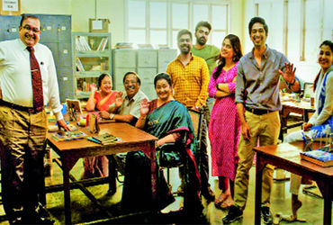 નવું શું છે? . | Gujarat Samachar Chitralok Magazine Whats new 19 May ...