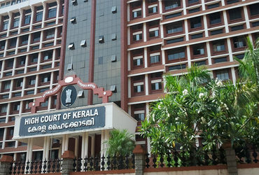 મહિલાએ અર્ધનગ્ન શરીર પર પુત્ર પાસે પેઇન્ટિંગ કરાવ્યું તેમાં કશું અશ્લિલ ...