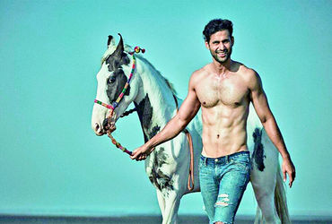 ફ્રેડી દારૂવાલા : 'હોલીડે'ના પડછાયામાંથી બહાર આવવા મથતો સોજ્જો પારસી ...