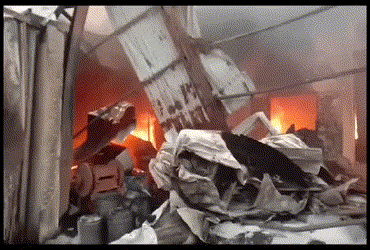 વાપી વિસ્તારમાં ભંગારના ગોડાઉનોમાં આગની સિઝન : વધુ એક ગોડાઉન સ્વાહા ...