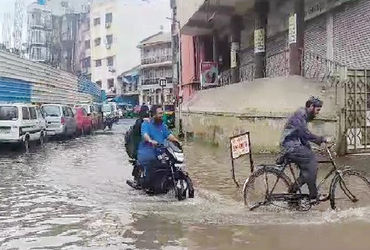સુરત માટે મેટ્રોની કામગીરી વધુ એક વાર સુરતીઓ માટે બની આફતરૂપ | Metro ...