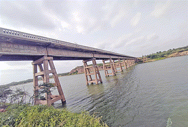 રૃદ્રમાતા પુલનો બીજો સ્પાન ગમે ત્યારે તૂટશેઃ રિપોર્ટમાં ચેતવણી | Second ...