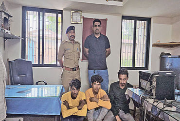 મહુધામાંથી 2 પશુઓ ચોરનારા ગામના જ 3 શખ્સો ઝડપાયા | 3 people from the ...