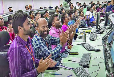 શાબ્બાશ વિજ્ઞાનીઓ: ચંદ્રયાન આસમાન પર પણ તમે પગ ધરતી પર રાખ્યા | Shatdal ...