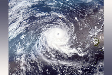 અમેરિકાના ફ્લોરિડામાં ઇડાલિયા વાવાઝોડાને કારણે રેડ એલર્ટ, દરિયાકાઠાં ...