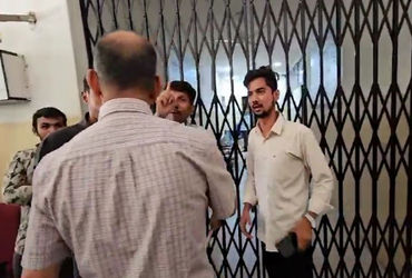 MSUમાં કોમર્સ ડીન અને વાઈસ ડીન ઓફિસમાં બેઠા હોવા છતા બહારથી તાળુ મરાવી દે છે | Dean and Vice ...