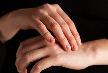 Dry Skin Solution: શિયાળામાં સ્કિન થઇ જાય છે ડ્રાય તો આ ફેસપેક લગાવાથી ...