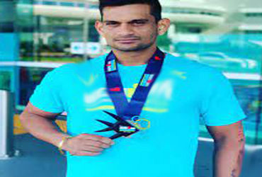 વિરારના હાર્દિક પટેલે 34 દિવસમાં 4 આયર્નમેન અને મેરેથોન પૂરી કરી | Hardik Patel of Virar ...