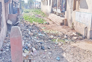 વીરપુર એસટી બસ સ્ટેન્ડ પાછળ ગંદકીના લીધે મુસાફરો પરેશાન | Passengers ...