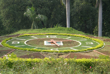 વડોદરાના સયાજી બાગમાં ફલાવર કલોક સોલર સિસ્ટમથી ચાલુ કરાશે | The flower ...