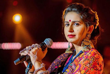 'ચાર-ચાર બંગડી..'ની ગાયિકા કિંજલ દવેને ગુજરાત હાઈકોર્ટનો ઝટકો, ગીત ગાવા ...