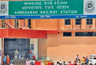 કાલુપુર રેલવે સ્ટેશને આંગડિયા પેઢીના પાર્સલ કાપી રૃા.૧૧.૪૩ લાખની ચાંદી ...