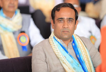 'લાપતા' નિલેશ કુંભાણીનું ઠેકાણું મળી ગયું! નાટકીય રીતે પત્ની પહોંચી ઘરે ...