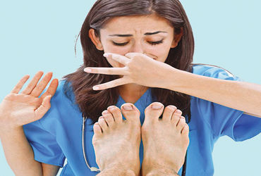 પગની ત્રાસદાયક દુર્ગંધનો સોંઘો ઉપાય આદુંં | Ginger as a remedy for ...