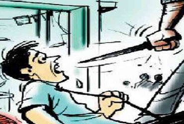 ગોમતીપુરમાં ક્રિકેટ રમતા રિક્ષાનો કાચ તૂટી જતા તલવારથી હુમલો કરતા યુવક ...