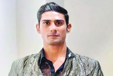 મમ્મીના 'મંથન'નો સાક્ષી બનવા કાન્સ પહોંચ્યો પ્રતીક પાટીલ-બબ્બર ...