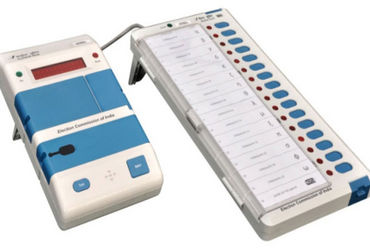 બોરસદથી કચરાના ઢગમાંથી મળેલા બે ઇવીએમ યુનિટ ચોરી થયાનું ખૂલ્યું | Two ...