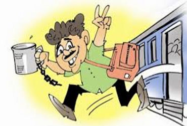 GSTના મહિલા અધિકારીનું પર્સ અને સાસુની સોનાની ચેનની લૂંટ | chain ...