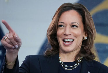 કોંગ્રેસના સ્પેનિશ સાંસદોને સંબોધન કરતા કમલા હેરિસે 'લેટિના' બોલીમાં ...