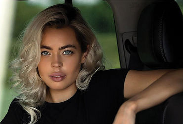 દરિયાકિનારે યોગ કરી રહી હતી રશિયન અભિનેત્રી, મોજાંમાં તણાઇ, રેસ્ક્યૂ ...